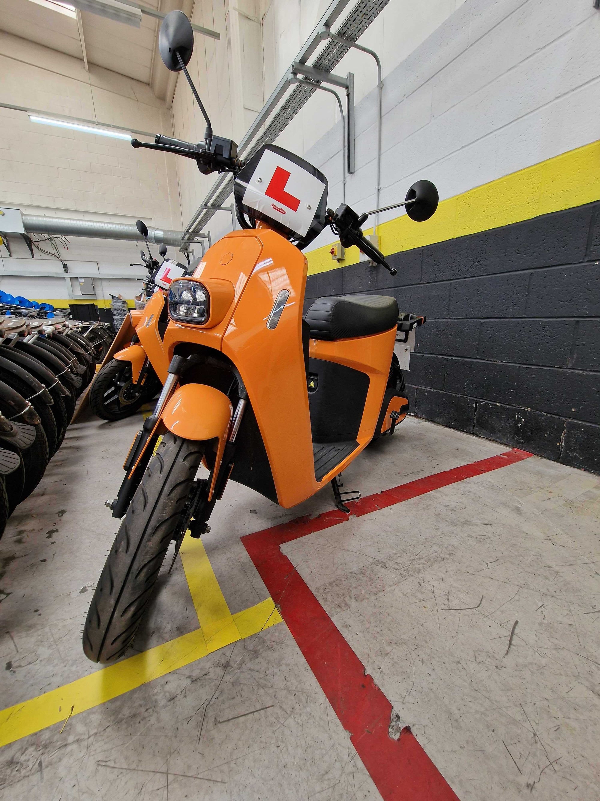 E-Max / VMoto VS2 E-moped - Refurbished – Zoomo Outlet UK